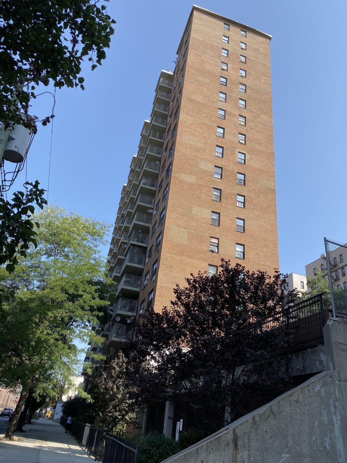 【NYヒップホップ観光】HIPHOPカルチャー誕生の地『1520 SEDGWICK AVE.』 – HEY!!!