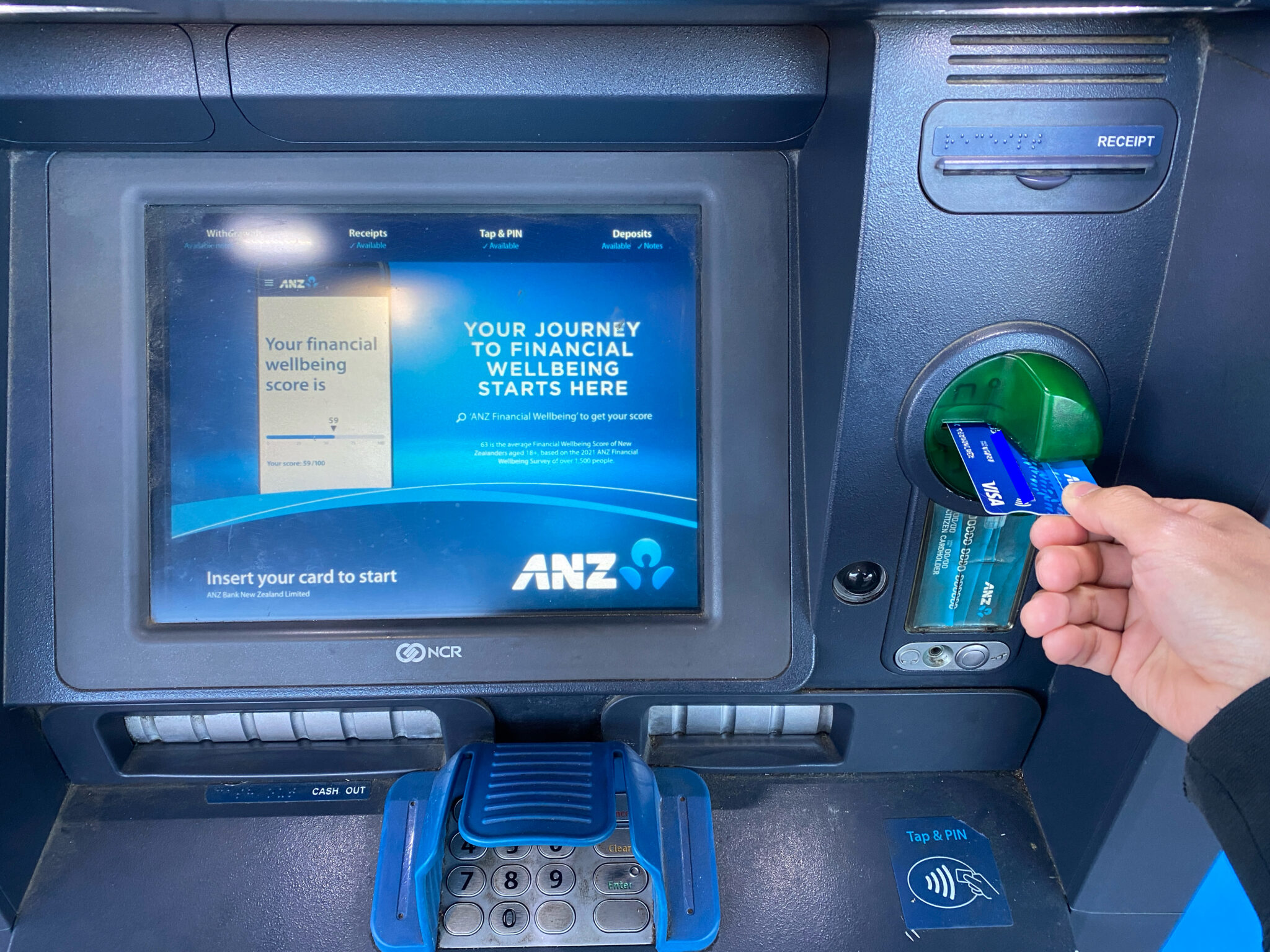 【海外ATM】ニュージーランドのATMでの現金引出し操作方法 – HEY!!!
